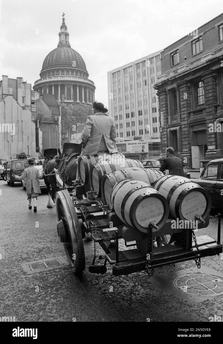 An 18th century Whitbread Brewery Dray, carrying 1,000 pints of beer ...