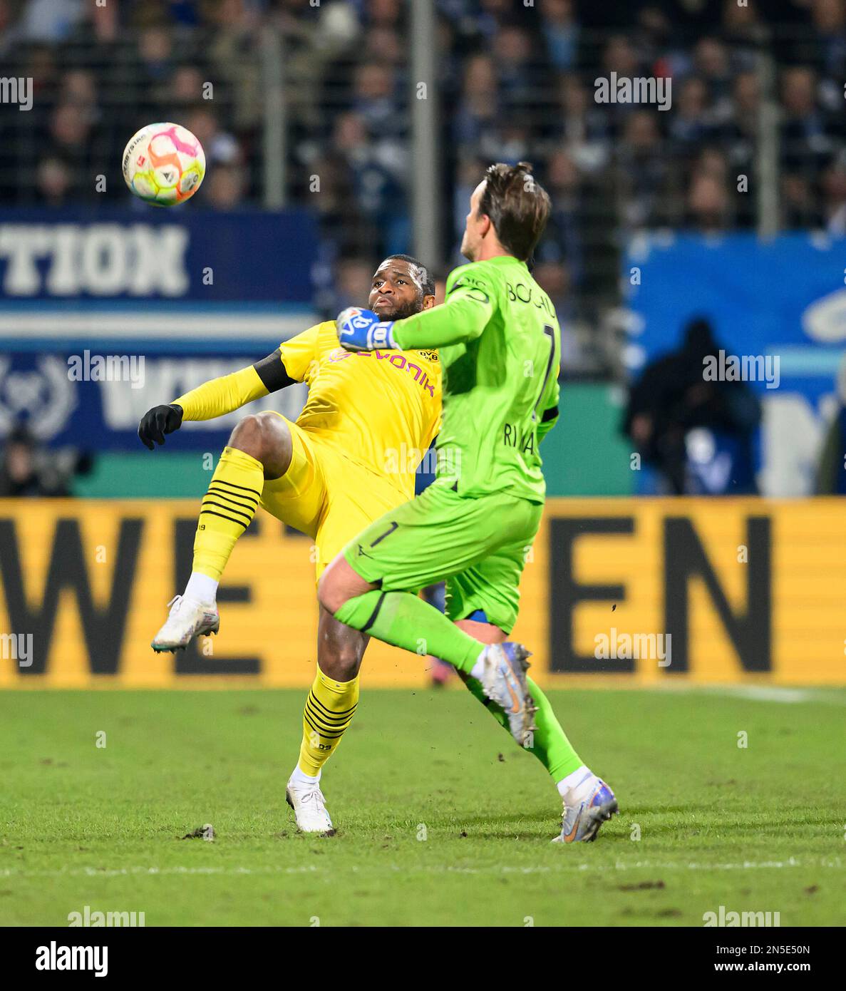 left to right Anthony MODESTE (DO), goalwart Manuel RIEMANN (BO ...