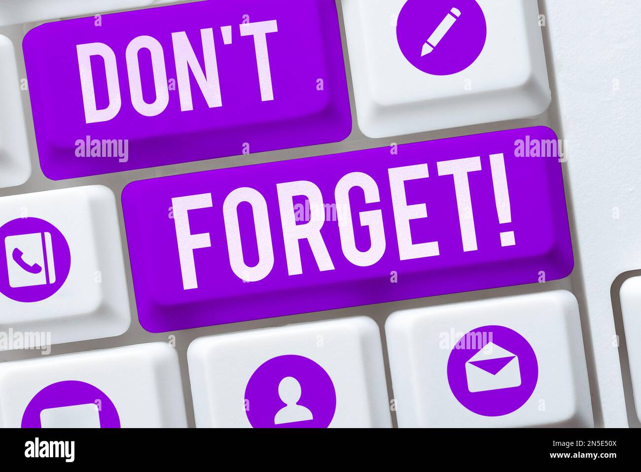 Conceptual caption Don'T Forget. Internet Concept asking someone to ...