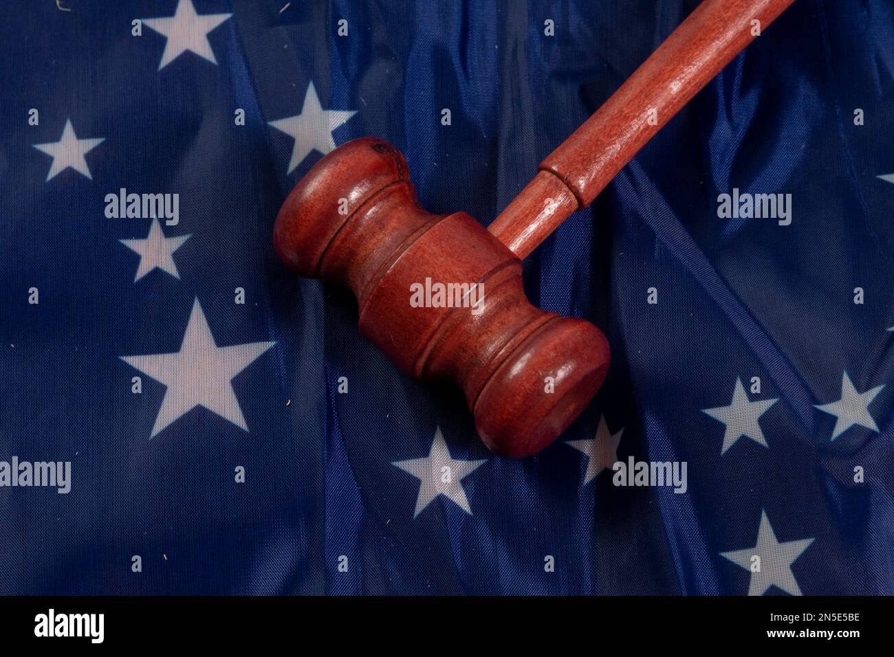 hammer symbol of justice on the Brazilian flag featuring the courts of ...