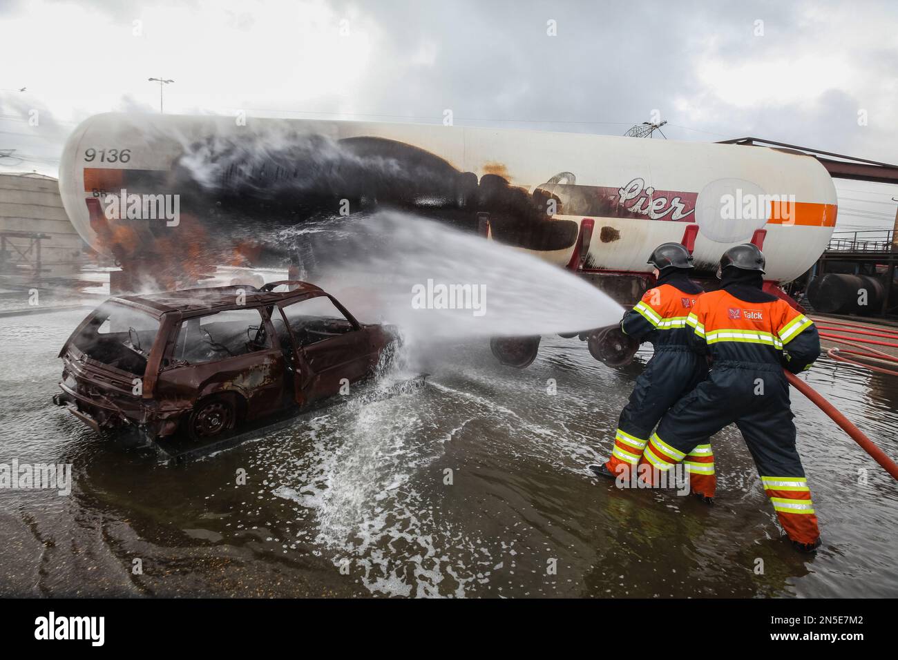 Firefighting skill hi-res stock photography and images - Alamy