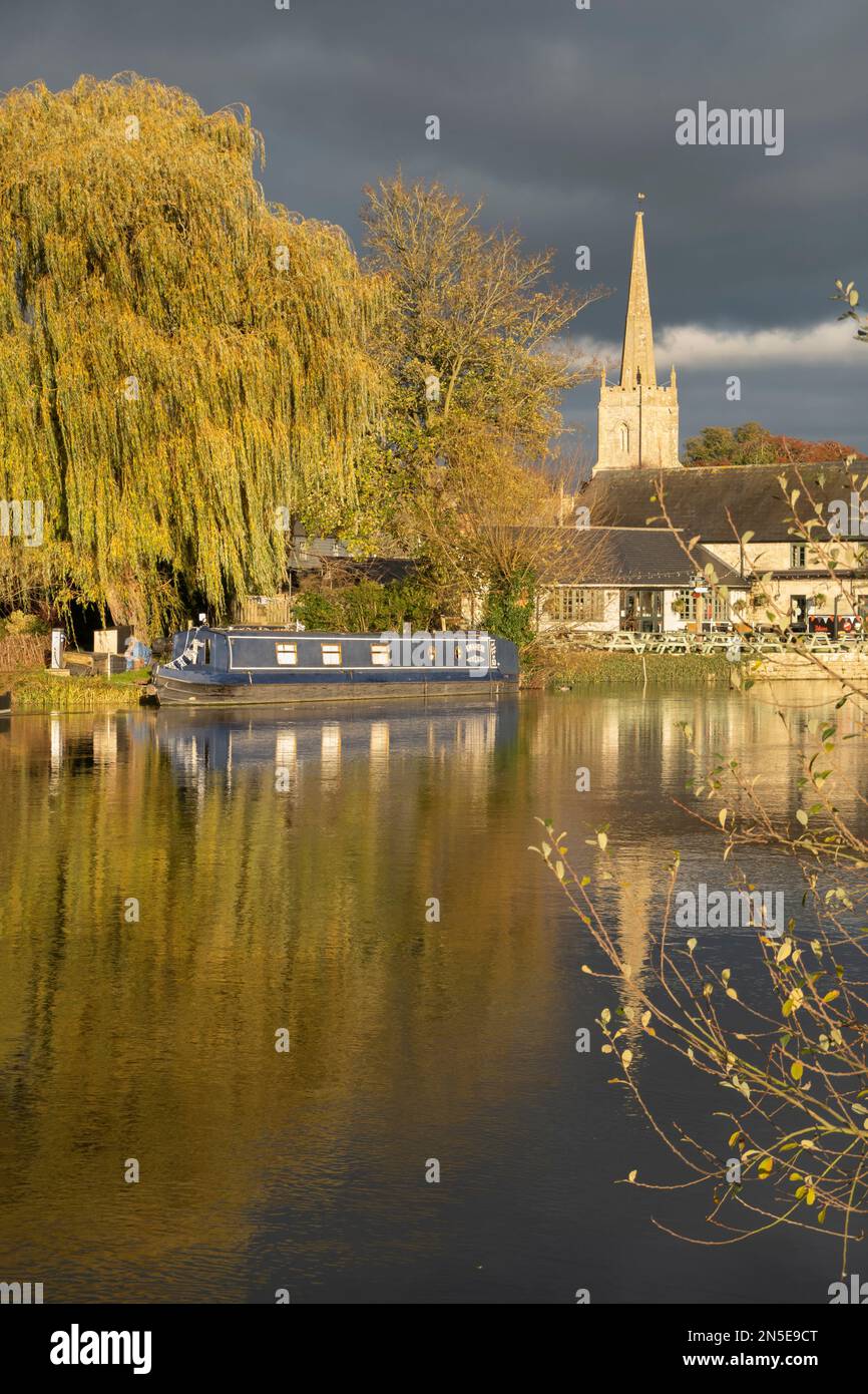 Spire of St Lawrence church beside the River Thames with autumn trees ...