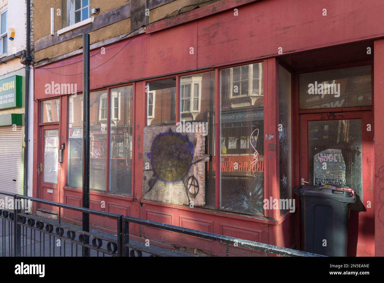 Empty and closed down shops in Wolverhampton city centre Stock Photo ...