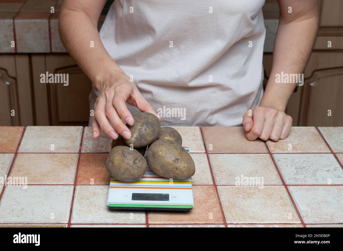 Woman tool scale hi-res stock photography and images - Alamy