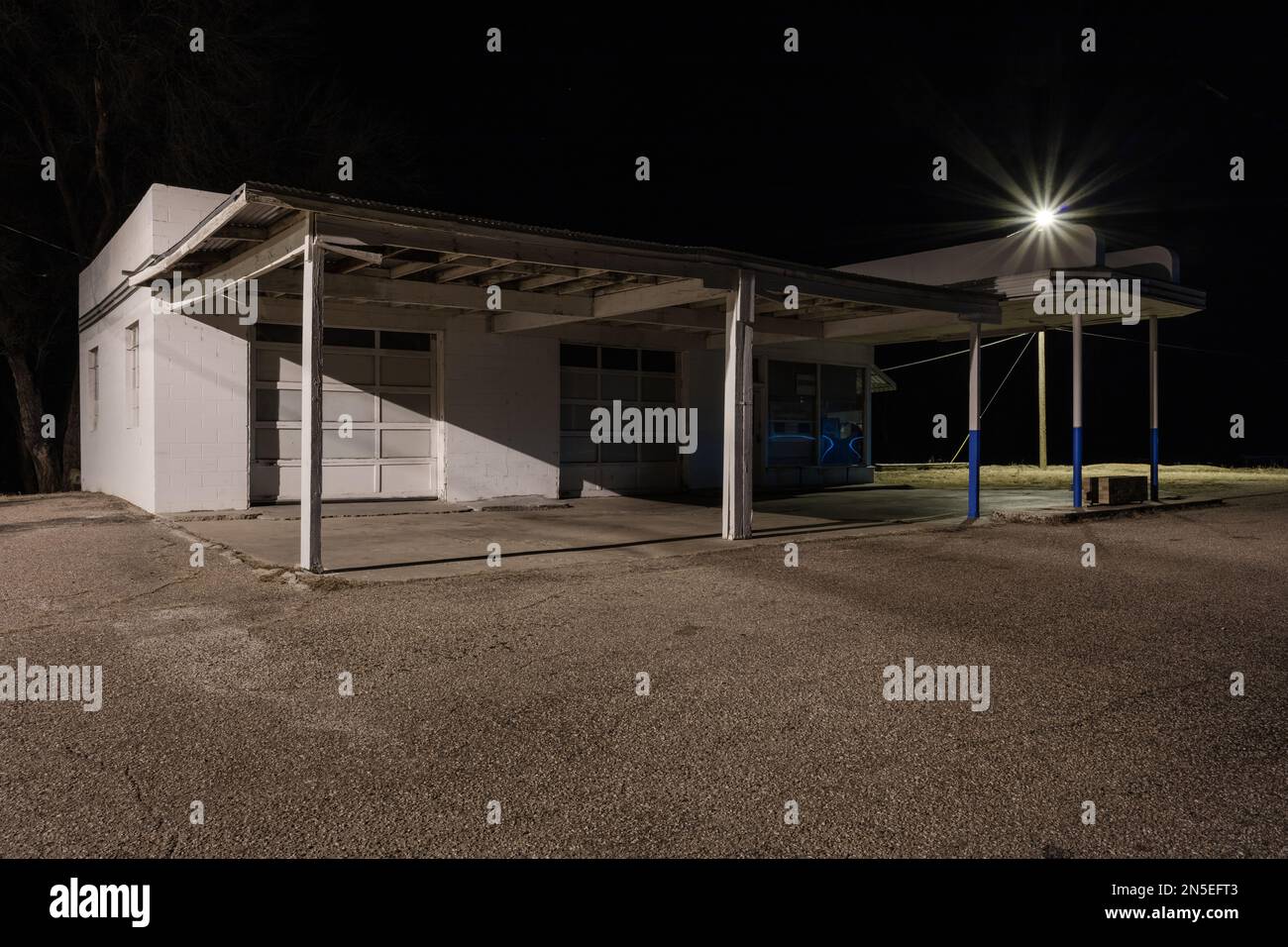 Vintage service station hi-res stock photography and images - Alamy