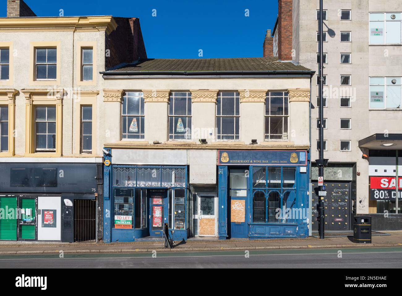 Empty and closed down shops in Wolverhampton city centre Stock Photo ...