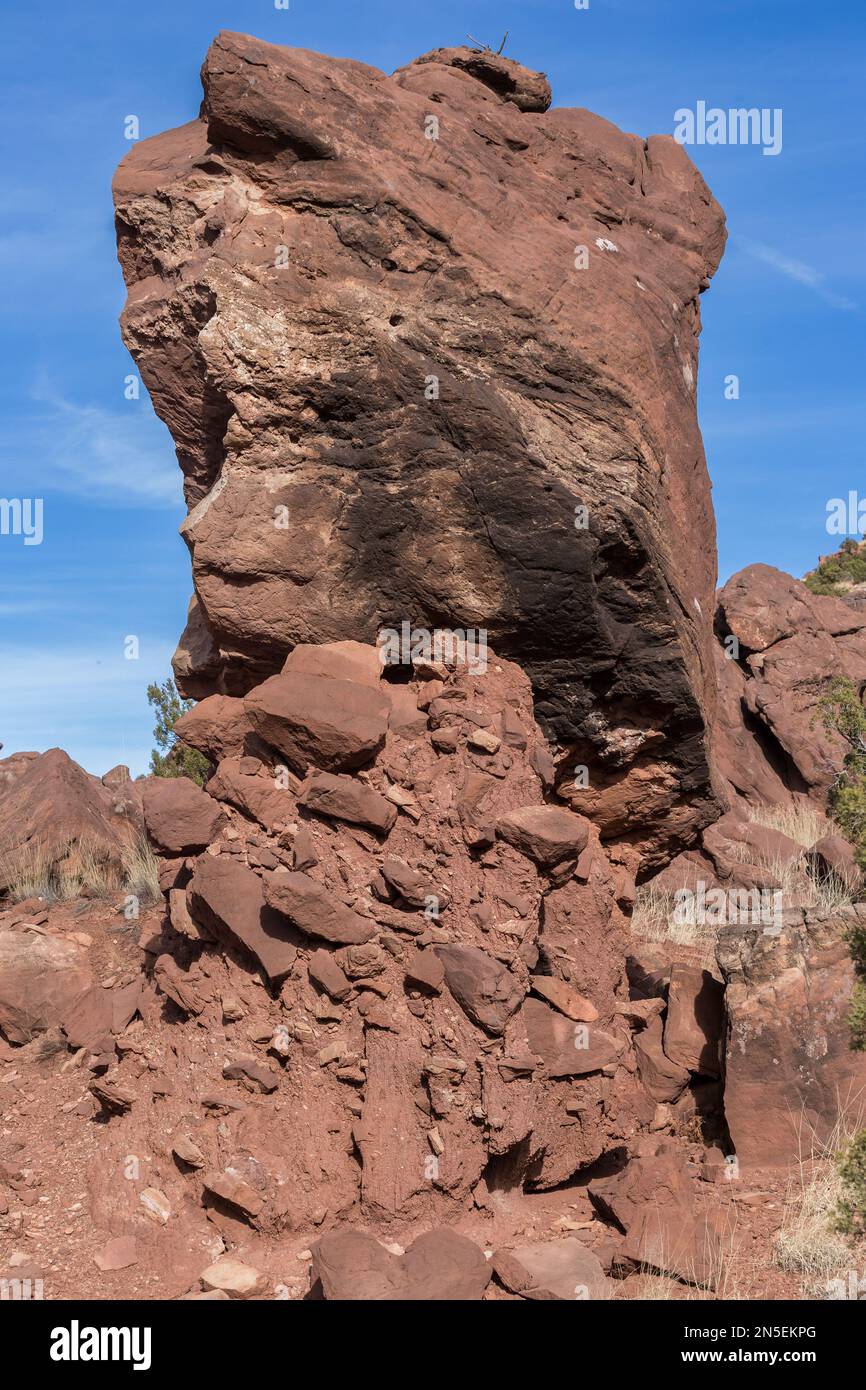 Vertical shot rock formation hi-res stock photography and images - Alamy