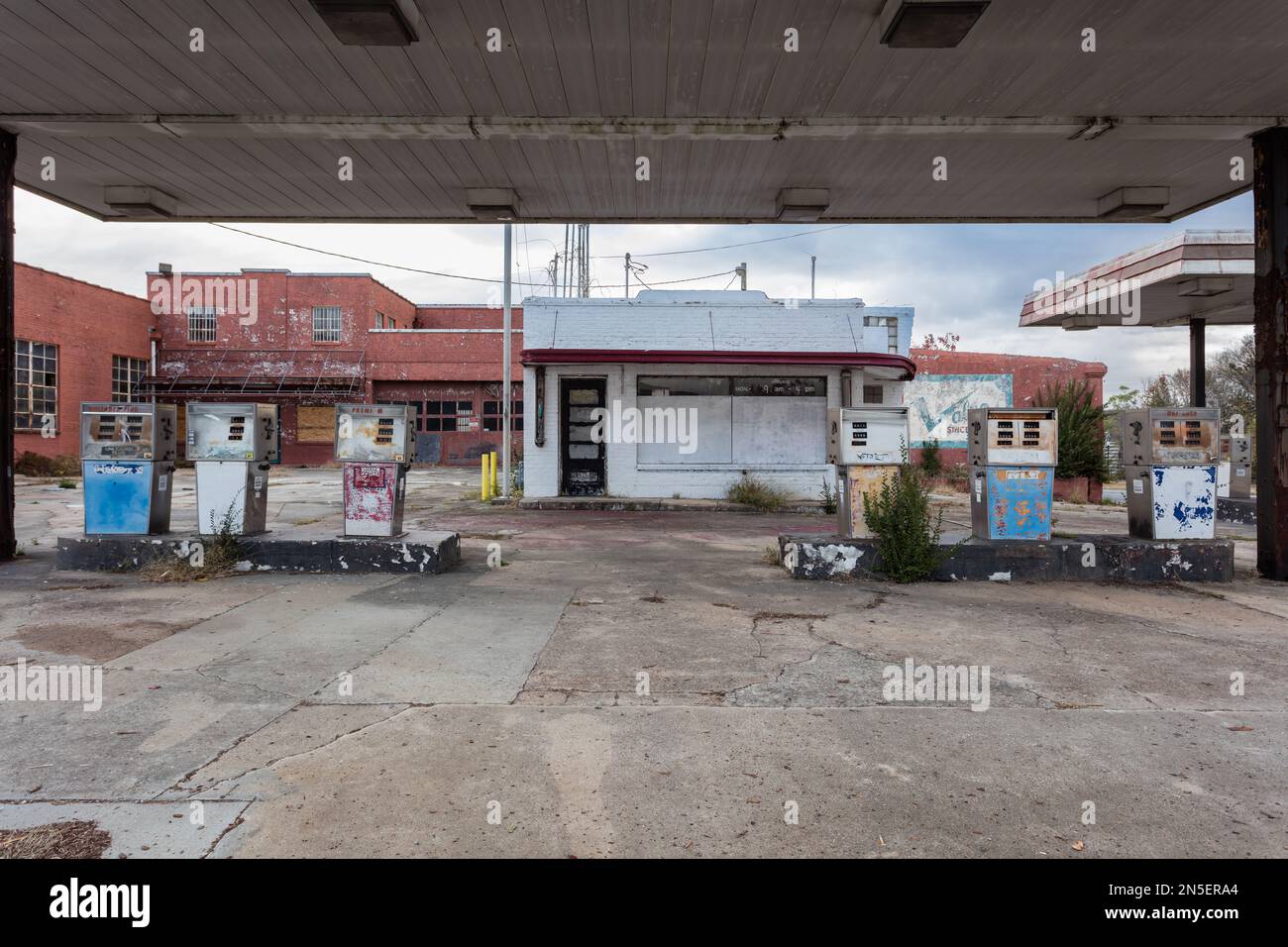 Vintage gas station with pumps in small rural Georgia town Stock Photo ...