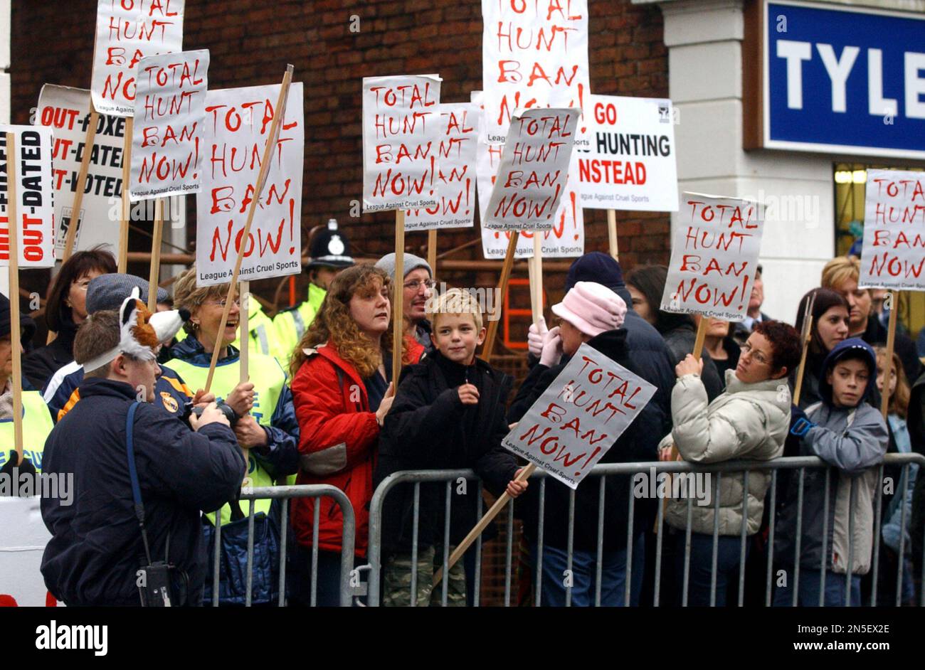 2000s protest hi-res stock photography and images - Alamy