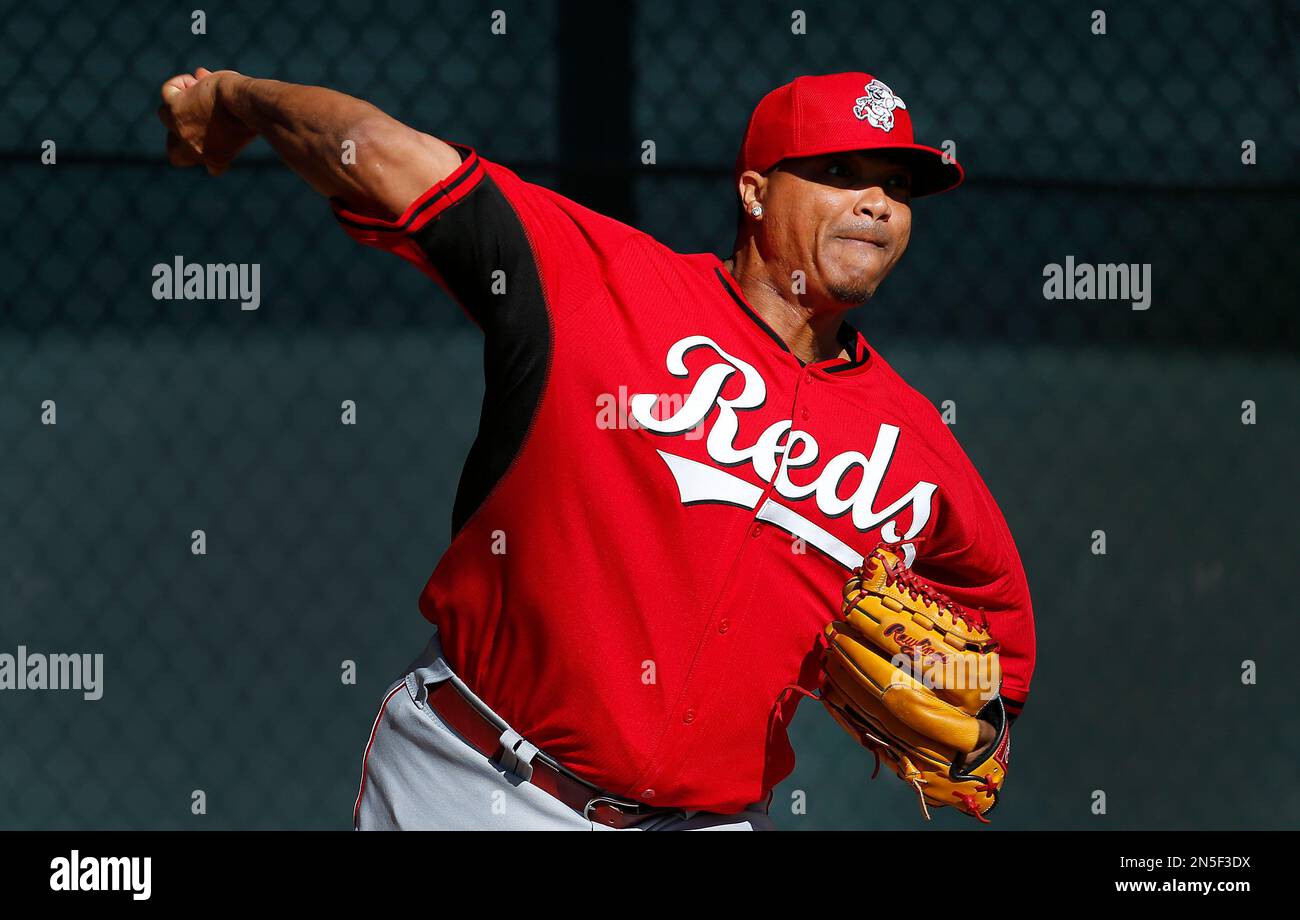 Cincinnati Reds pitcher Alfredo Simon throws during spring training ...