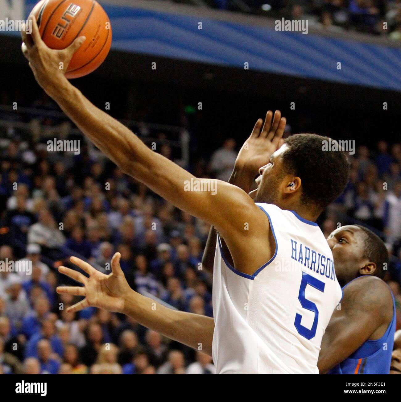 Kentucky's Andrew Harrison (5) shoots under pressure from Florida's ...