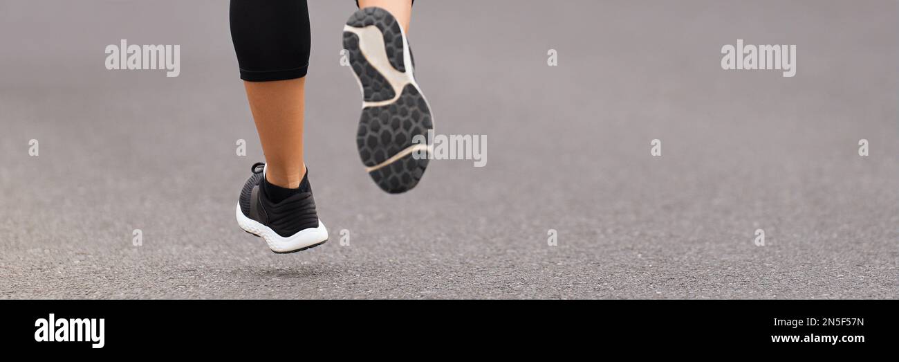 Close up feet female runner hi-res stock photography and images - Alamy