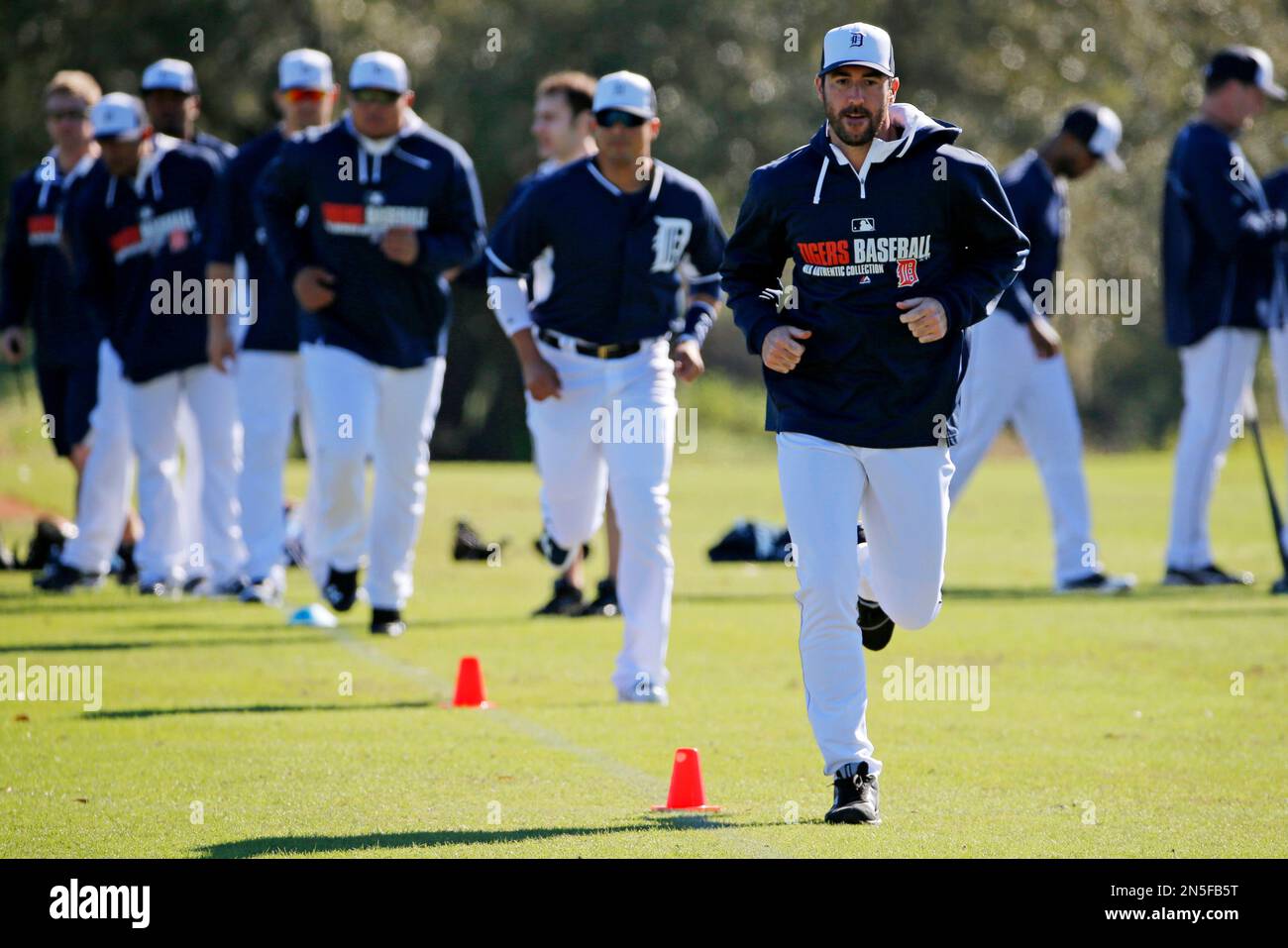 Detroit Tigers pitcher Justin Verlander, right, leads a group through ...
