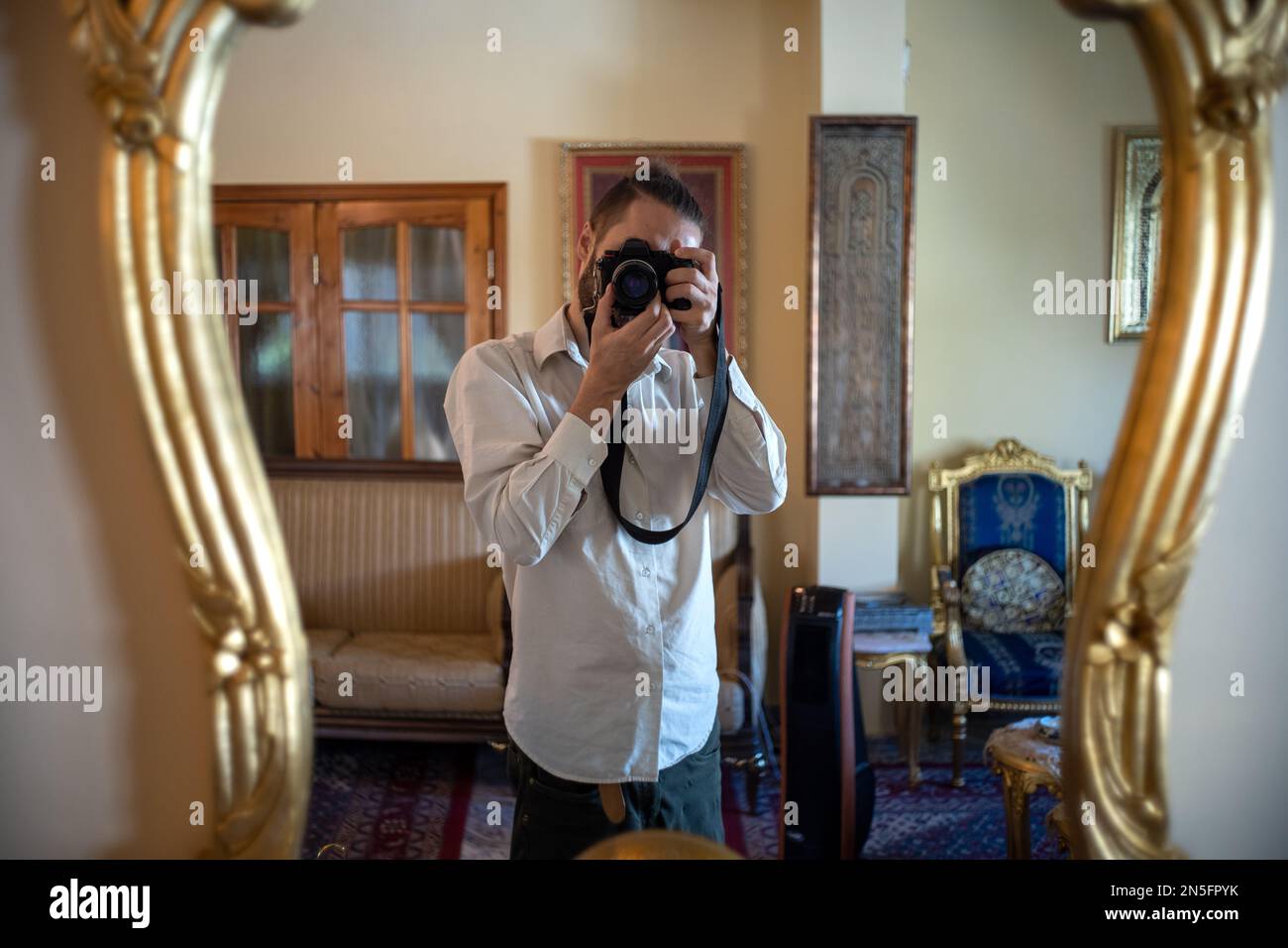 Professional photographer and room hi-res stock photography and images ...