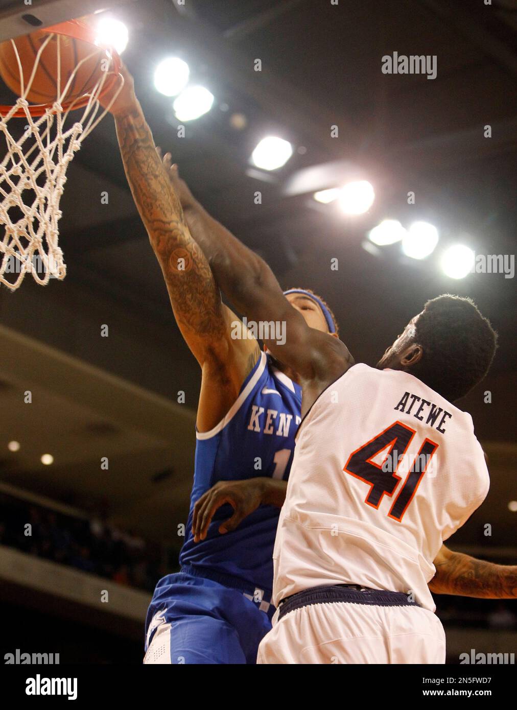 Kentucky's Willie Cauley-Stein, left,slam-dunks the ball over Auburn's ...