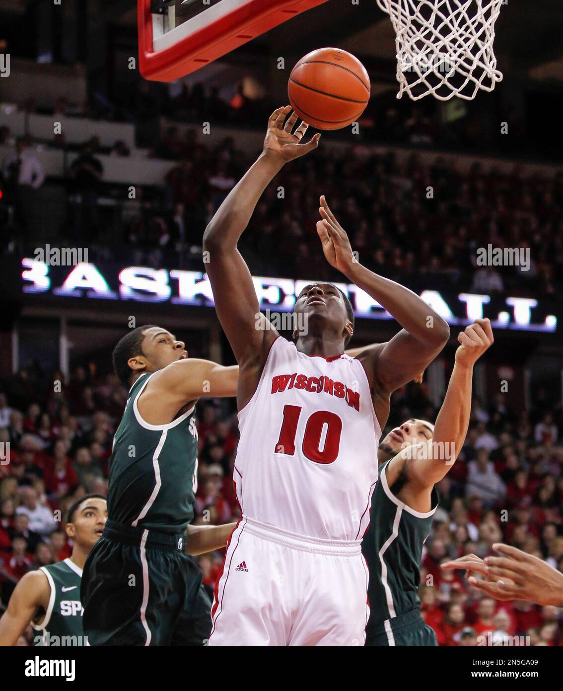 Wisconsin's Nigel Hayes (10) against Michigan State's Alvin Ellis III, left, and Denzel ...