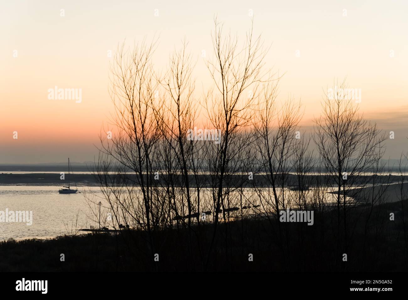 Tide west mersea hi-res stock photography and images - Alamy