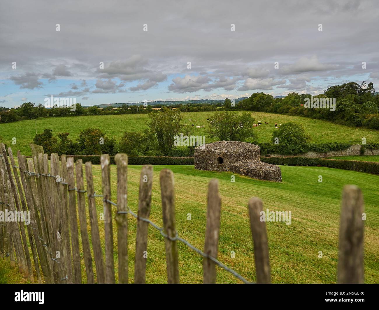 Prehistoric megalithic structure hi-res stock photography and images ...