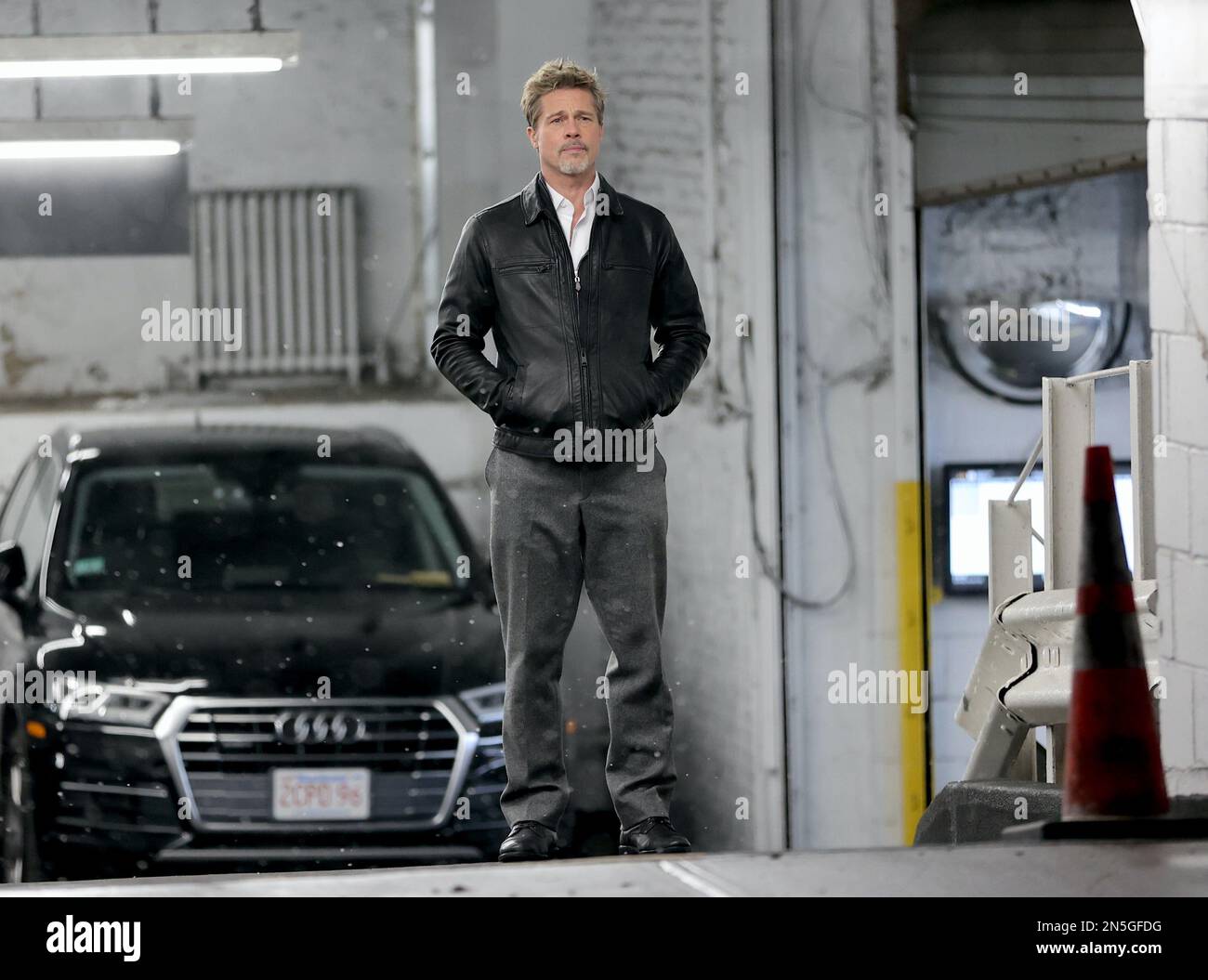 Filming of 'Wolves' in New York City. -PICTURED: Brad Pitt -LOCATION ...