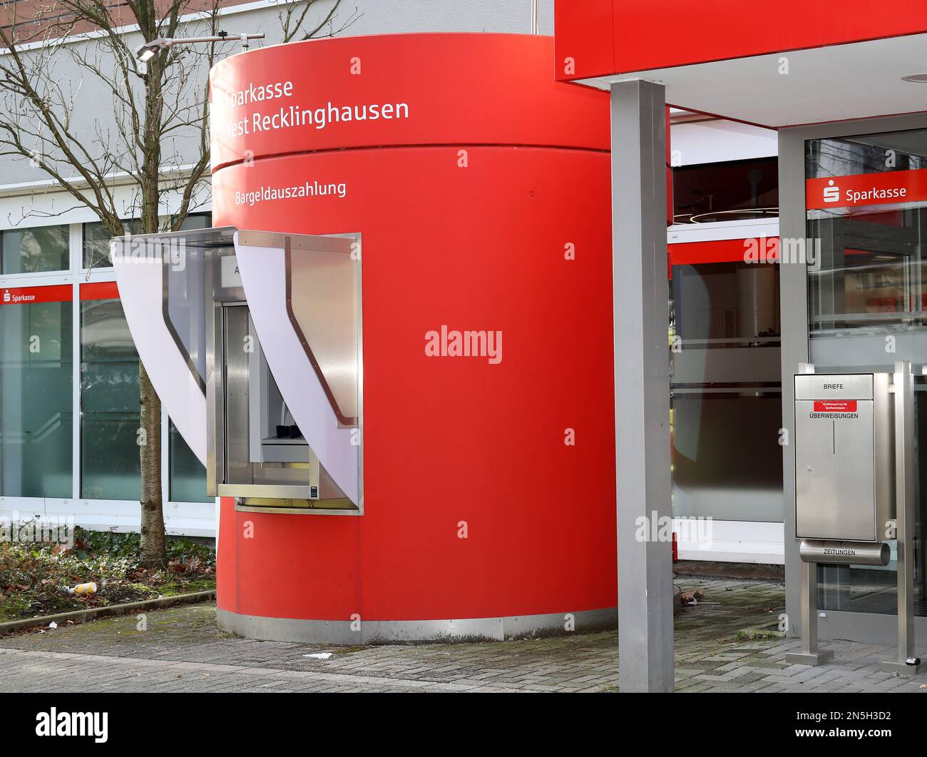 Recklinghausen, Germany. 09th Feb, 2023. The photo shows a blast-proof ...