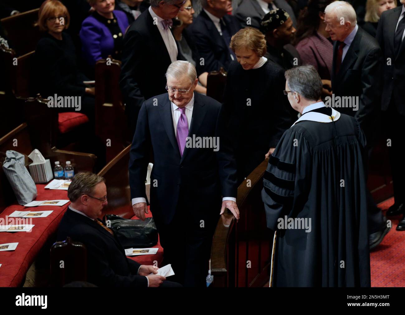 Former Vice President Walter Mondale arrives at the memorial service ...