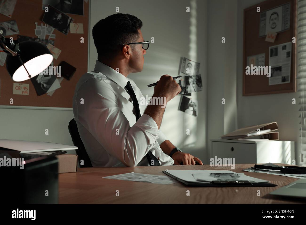 Detective desk hi-res stock photography and images - Alamy