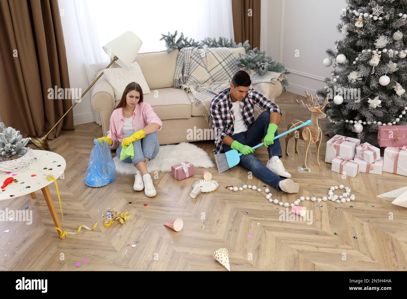 After party mess couple hi-res stock photography and images - Alamy