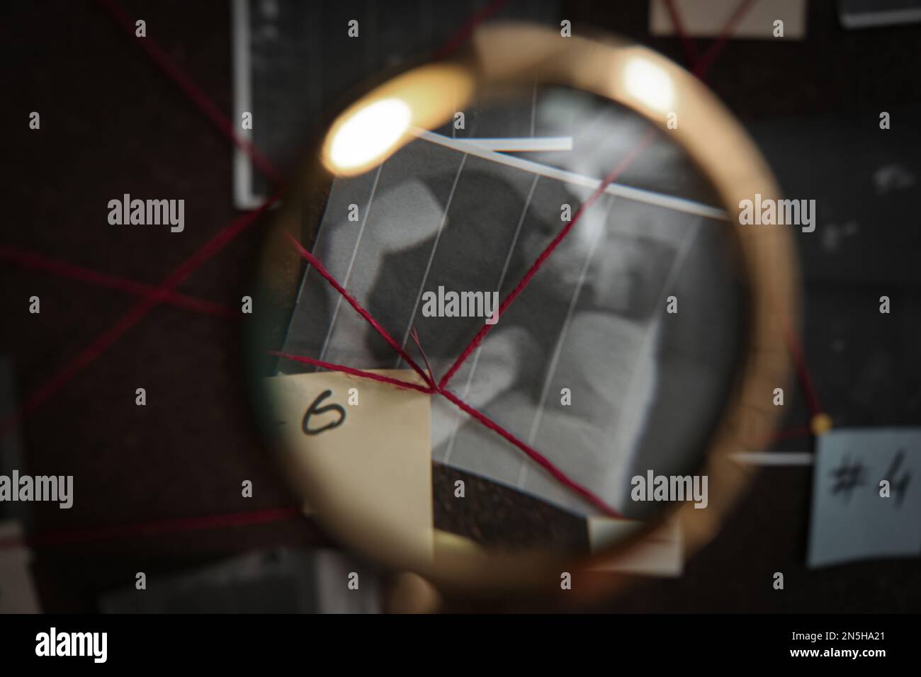 Crime scene magnifying glass hi-res stock photography and images - Alamy