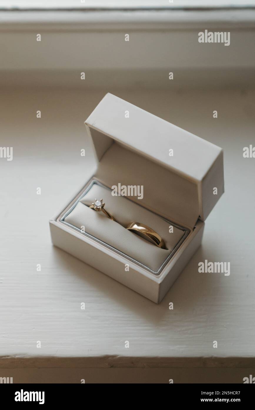 Gold ring box hi-res stock photography and images - Alamy