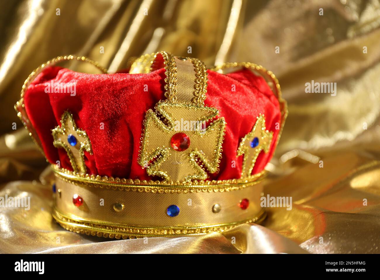 Golden beautiful crown hi-res stock photography and images - Alamy