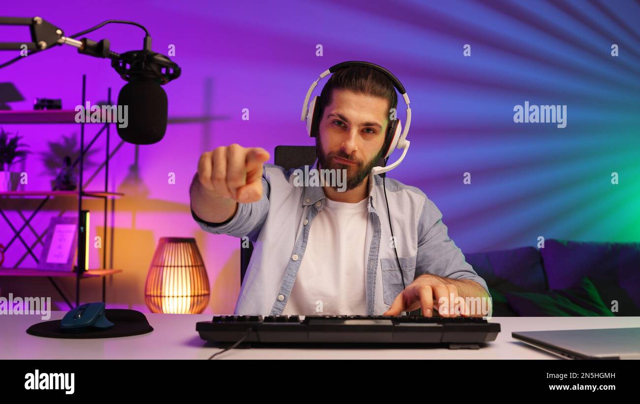 Happy gamer challenges video hi-res stock photography and images - Alamy