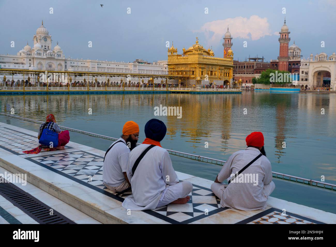 Swarn mandir hi-res stock photography and images - Alamy