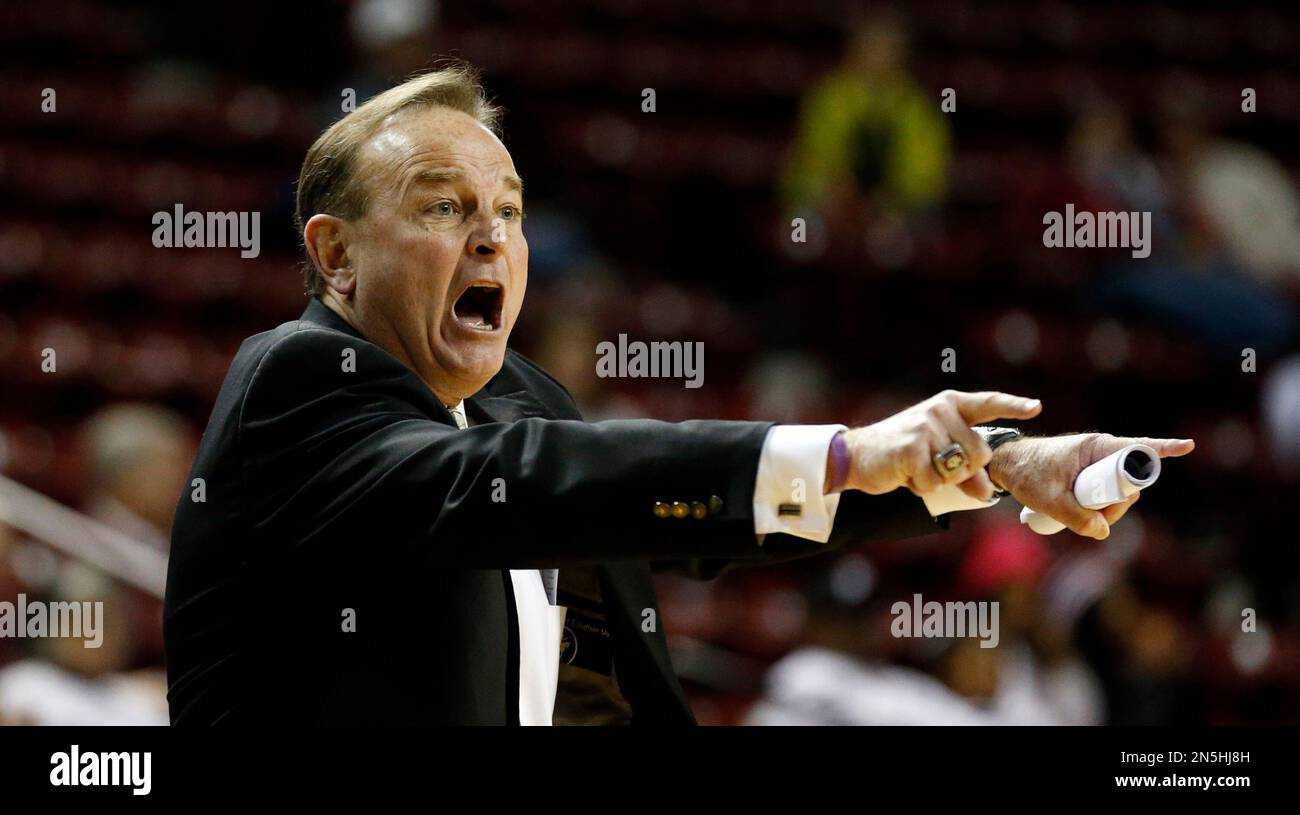 Mississippi State basketball coach Vic Schaefer calls out to his ...