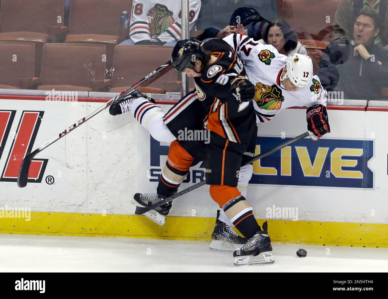 Anaheim Ducks left winger Matt Beleskey (39) and Chicago Blackhawks ...
