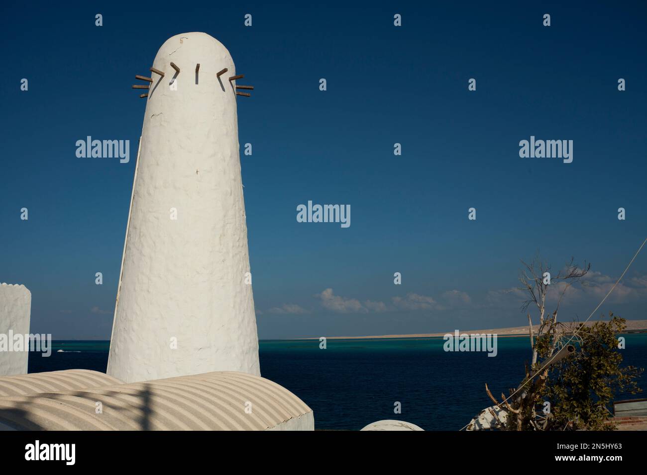 Red white arab tower hi-res stock photography and images - Alamy