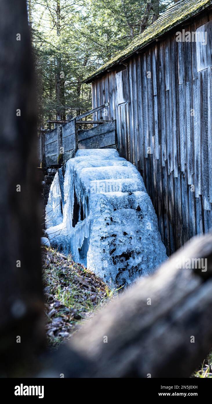 An old homestead in cade's cove in mountains Stock Photo - Alamy