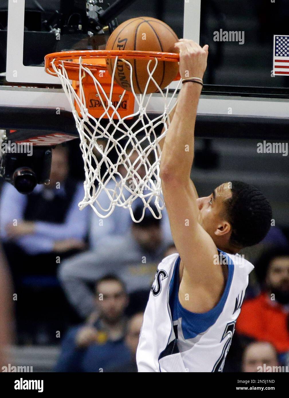 Minnesota Timberwolves' Kevin Martin dunks during the second half of an ...