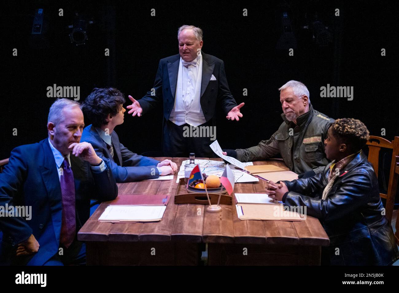 Michael bond writer hi-res stock photography and images - Alamy