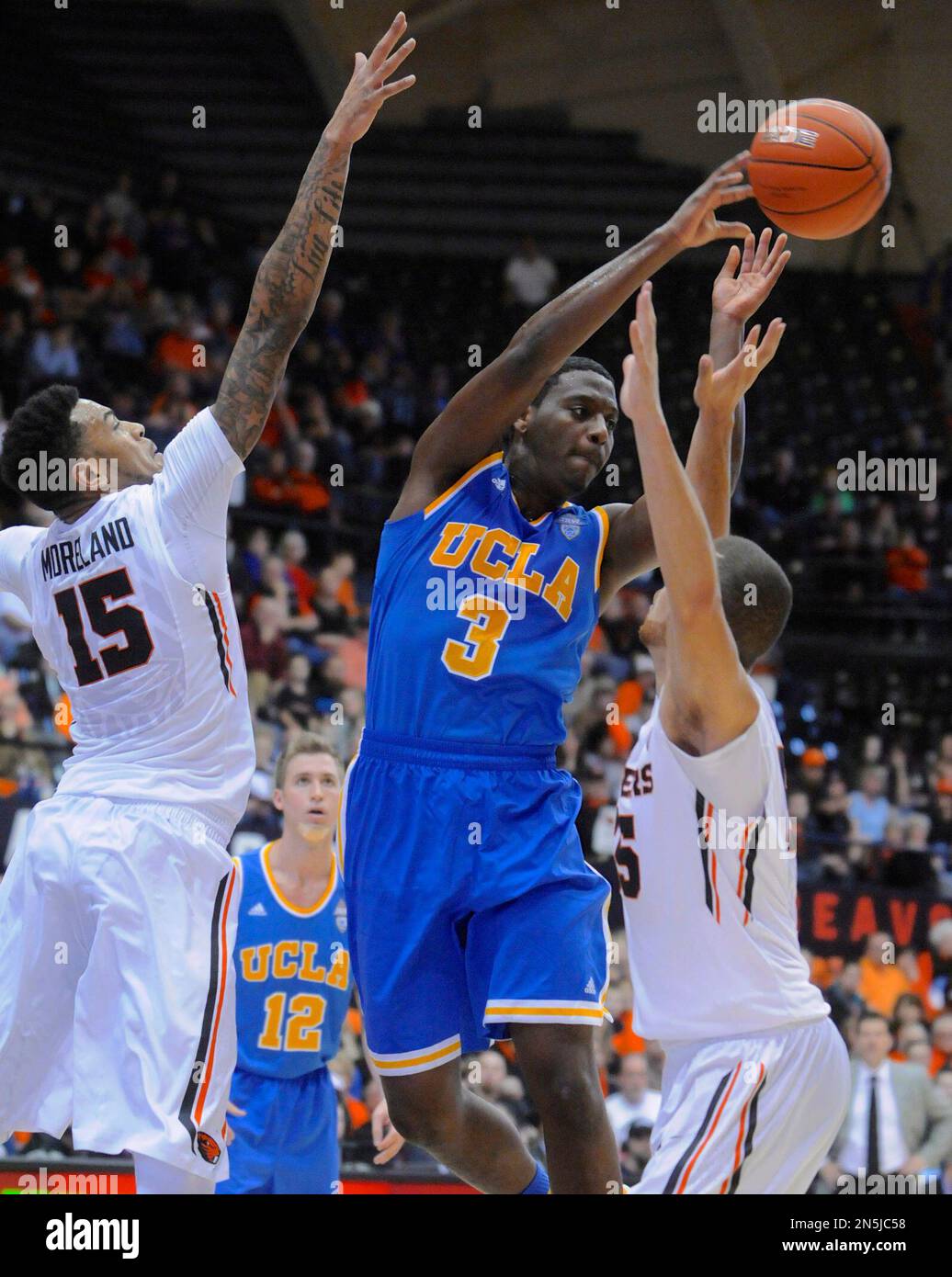 UCLA's Jordan Adams (3) passes against Oregon State's Eric Moreland (15 ...