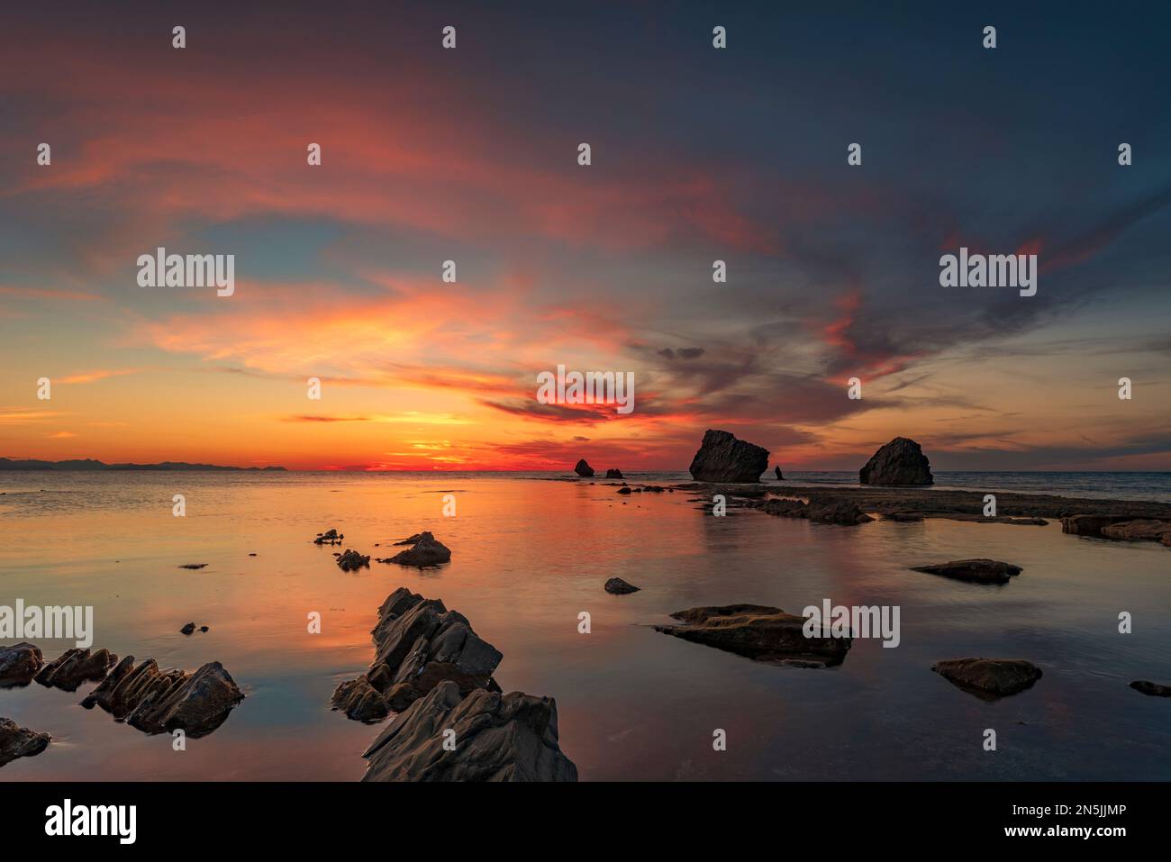 Sunset streaked sky beach hi-res stock photography and images - Alamy