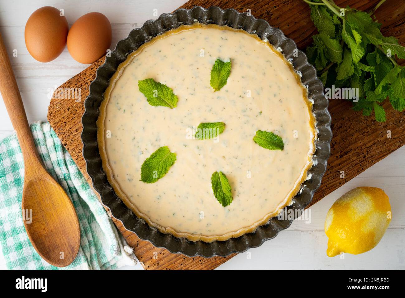 The flaó is a pastry made with flour paste filled with cottage cheese ...
