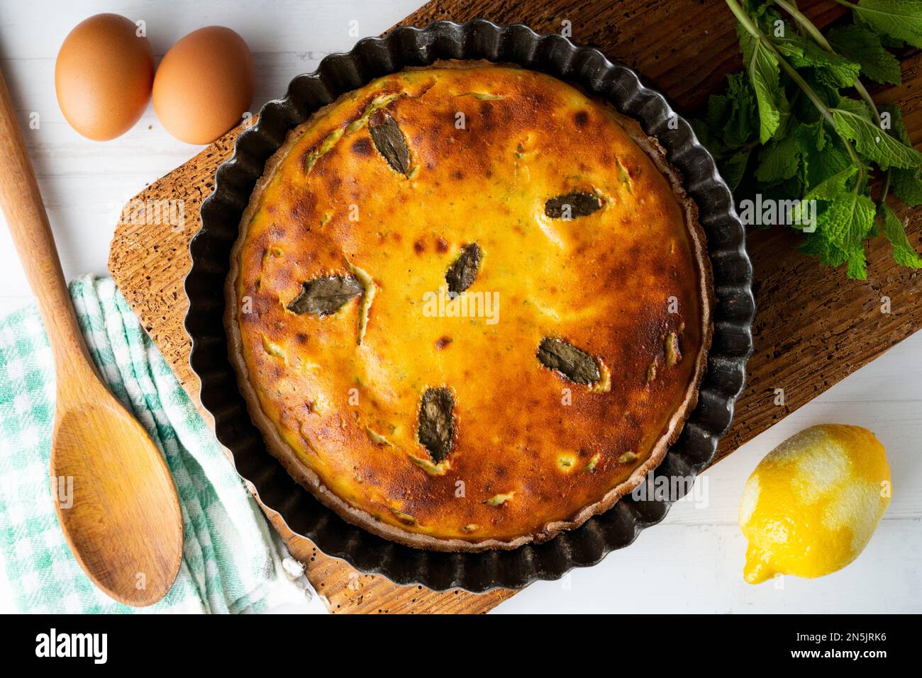 The flaó is a pastry made with flour paste filled with cottage cheese ...