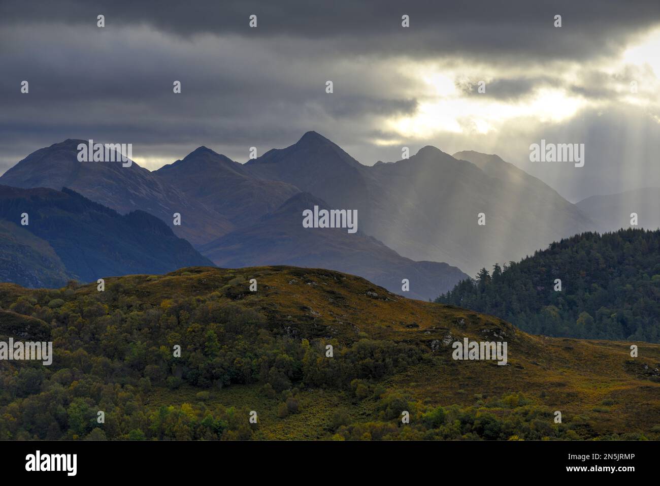 Crepuscular light rays hi-res stock photography and images - Alamy