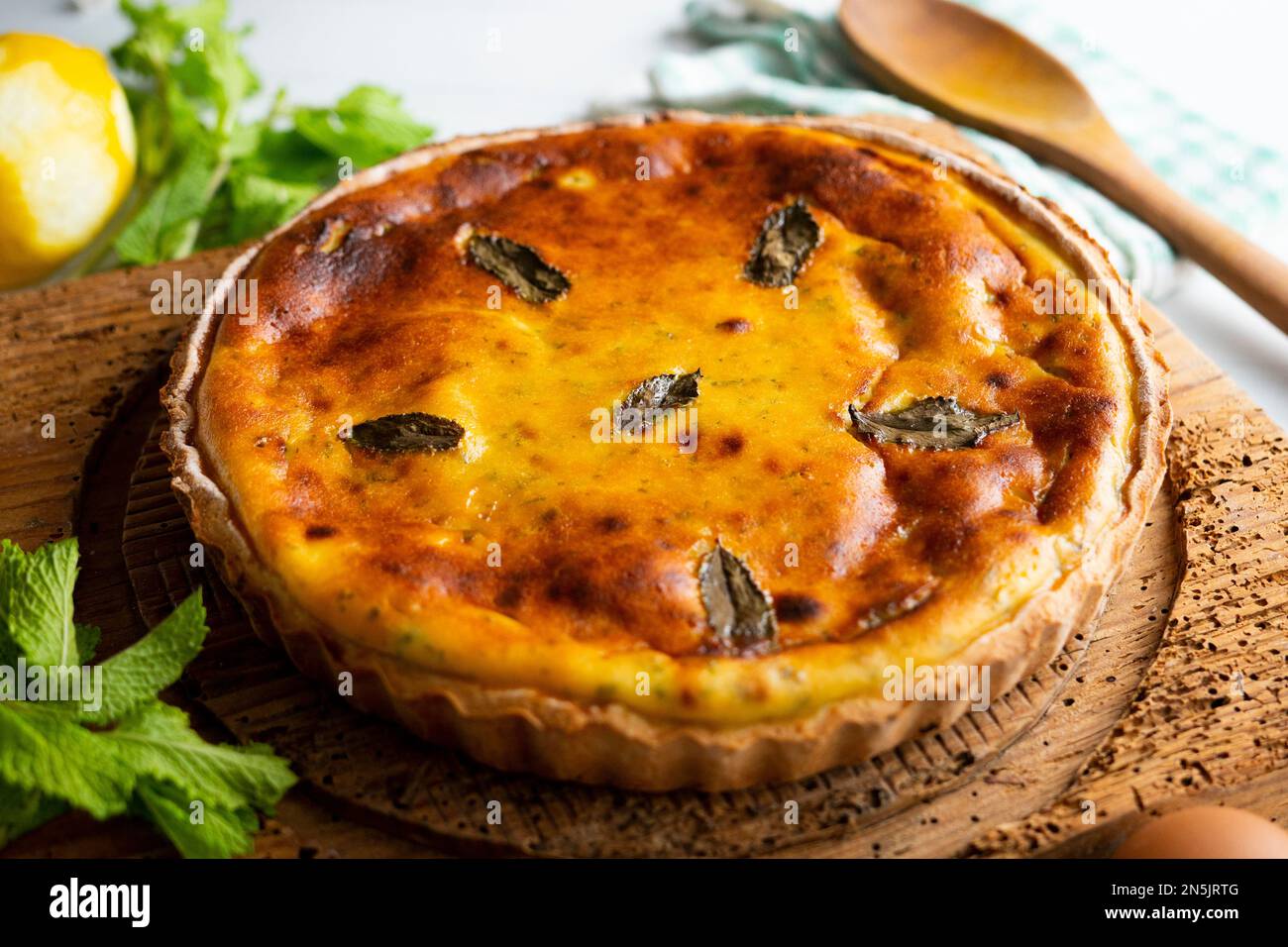 The flaó is a pastry made with flour paste filled with cottage cheese ...