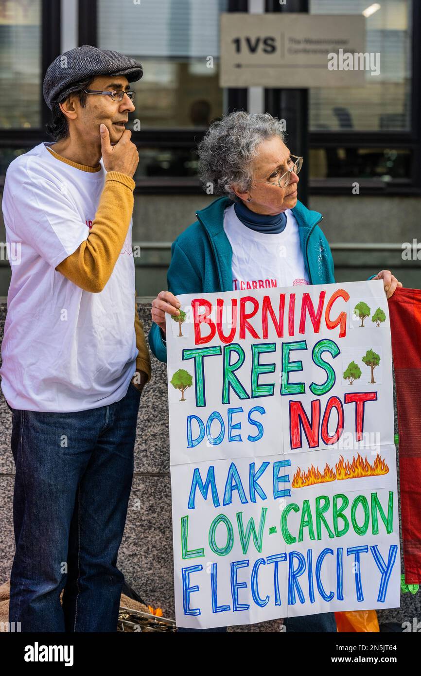 The stop burning trees coalition hi-res stock photography and images ...
