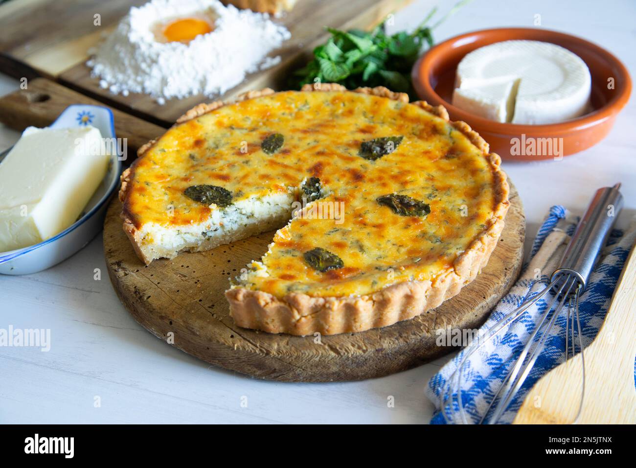 The flaó is a pastry made with flour paste filled with cottage cheese ...