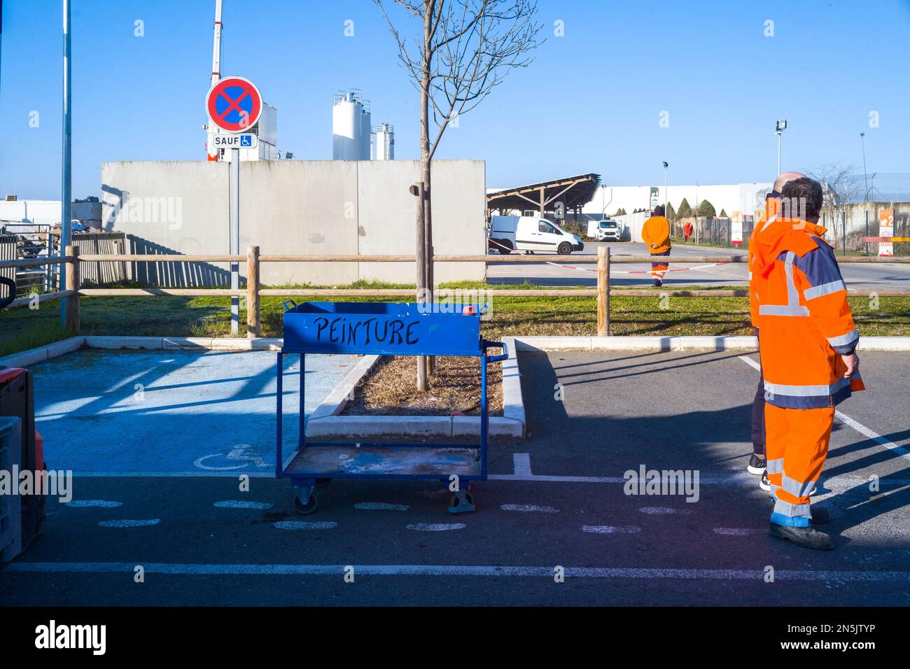 On site, Traditional Waste Zone. Visit of Minister of Labor, Full ...