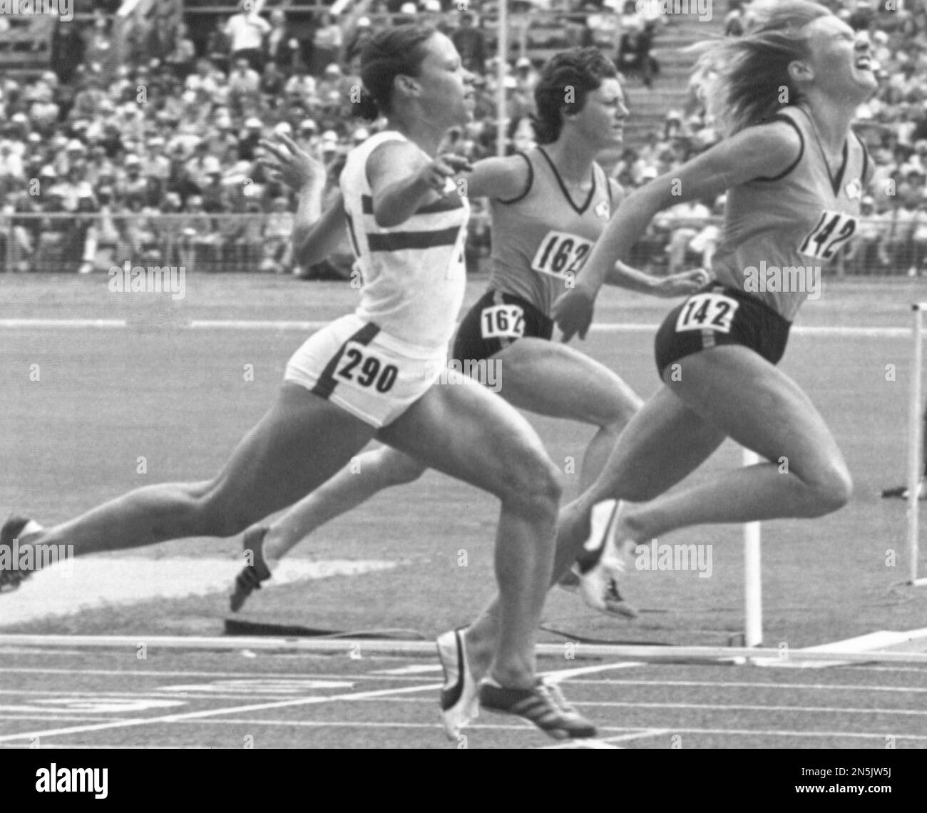 Raelene Boyle of Australia, 142, edges out Andrea Lynch of England to ...