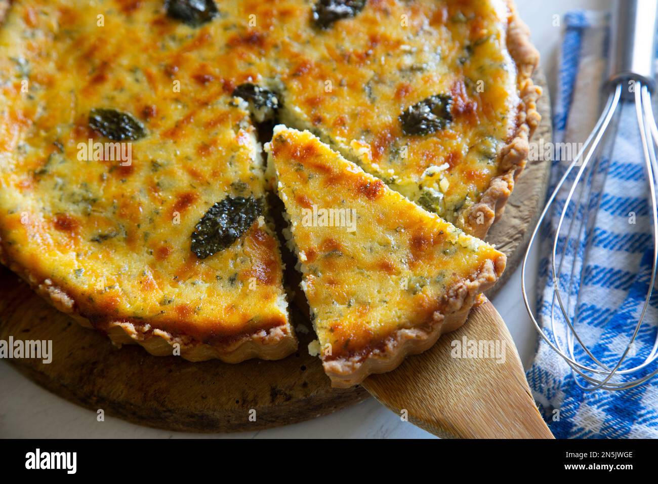 The flaó is a pastry made with flour paste filled with cottage cheese ...
