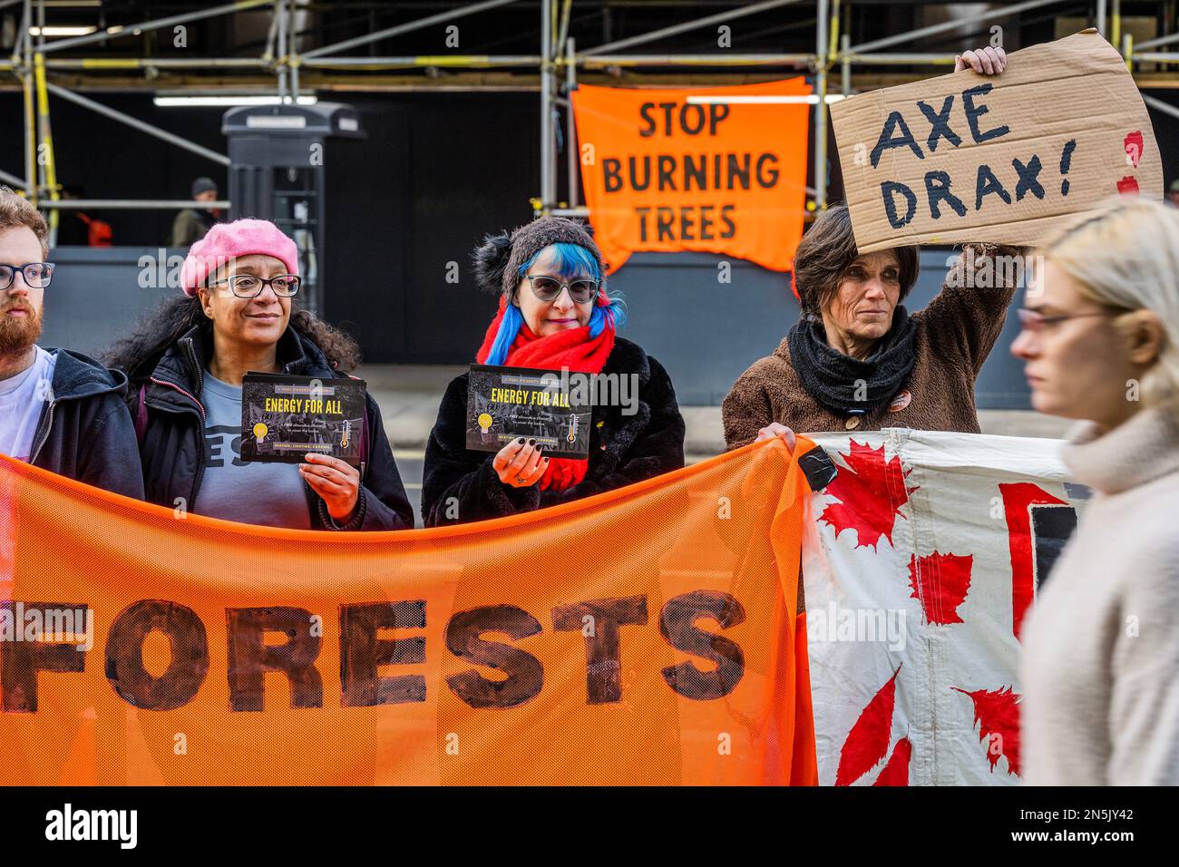 London, UK. 9th Feb, 2023. Fuel Poverty action join teh protest - An ...